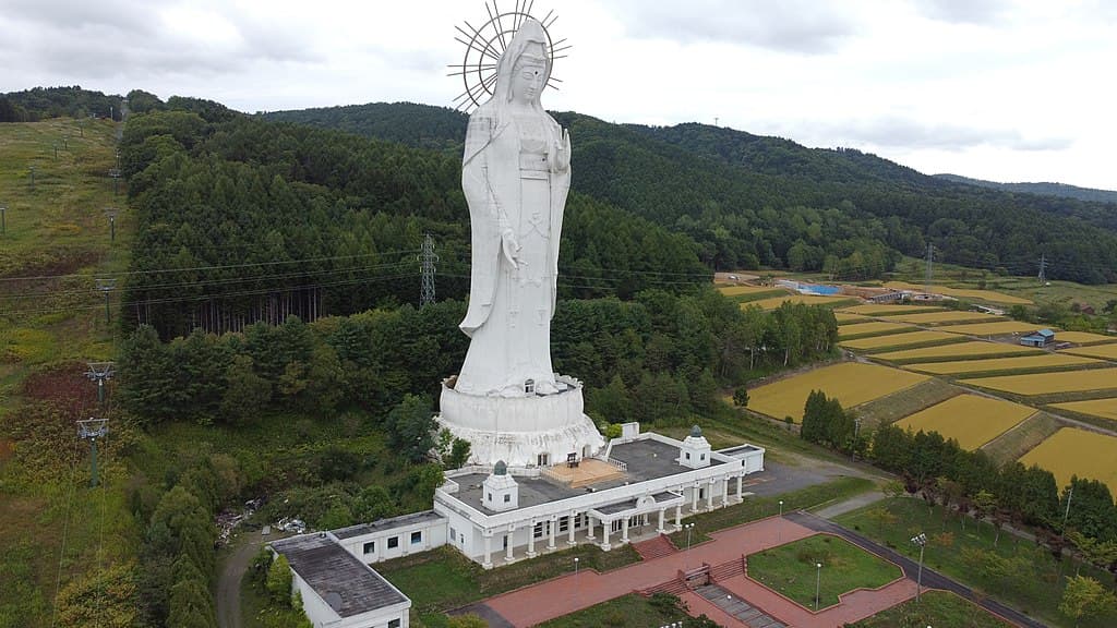 15 Tallest Statues In The World & Where To Find Them - WhatDeWhat